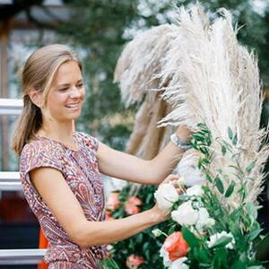 Julia_battery at Taplink