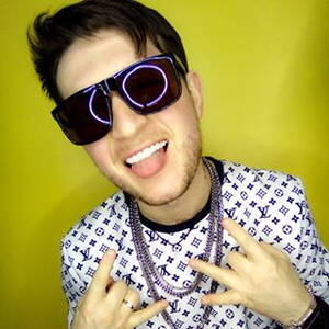 Gloom_official at Taplink